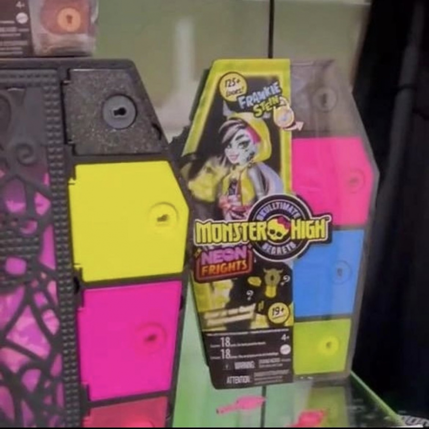 Monster High Skulltimate Secrets Neon Frights series 3 dolls ...