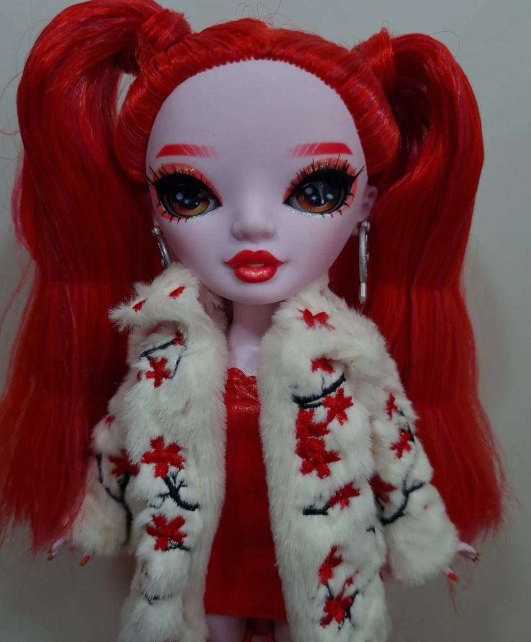 Shadow High series 3 dolls: Berrie Skies, Pinkie James, Rosie Redwood ...