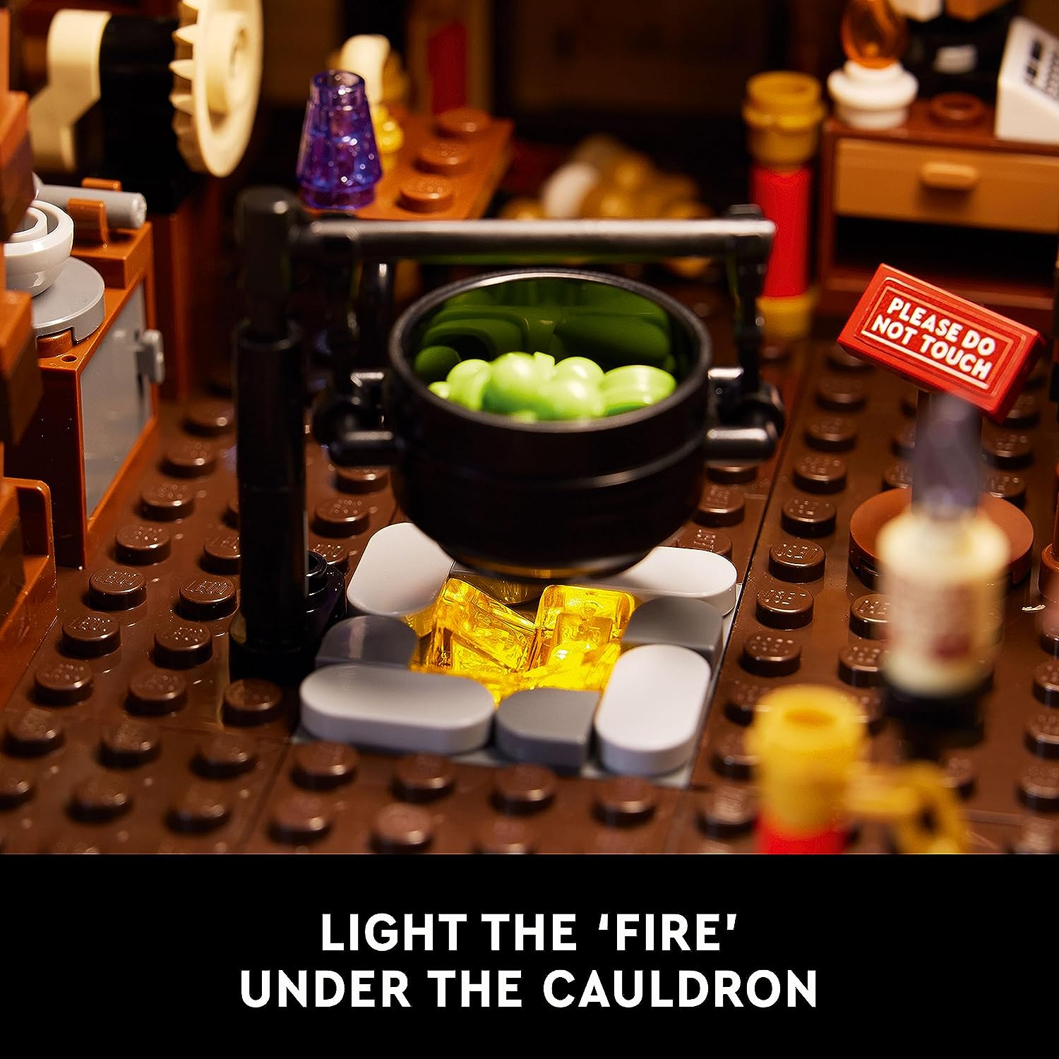 LEGO Disney Hocus Pocus: The Sanderson Sisters' Cottage - YouLoveIt.com