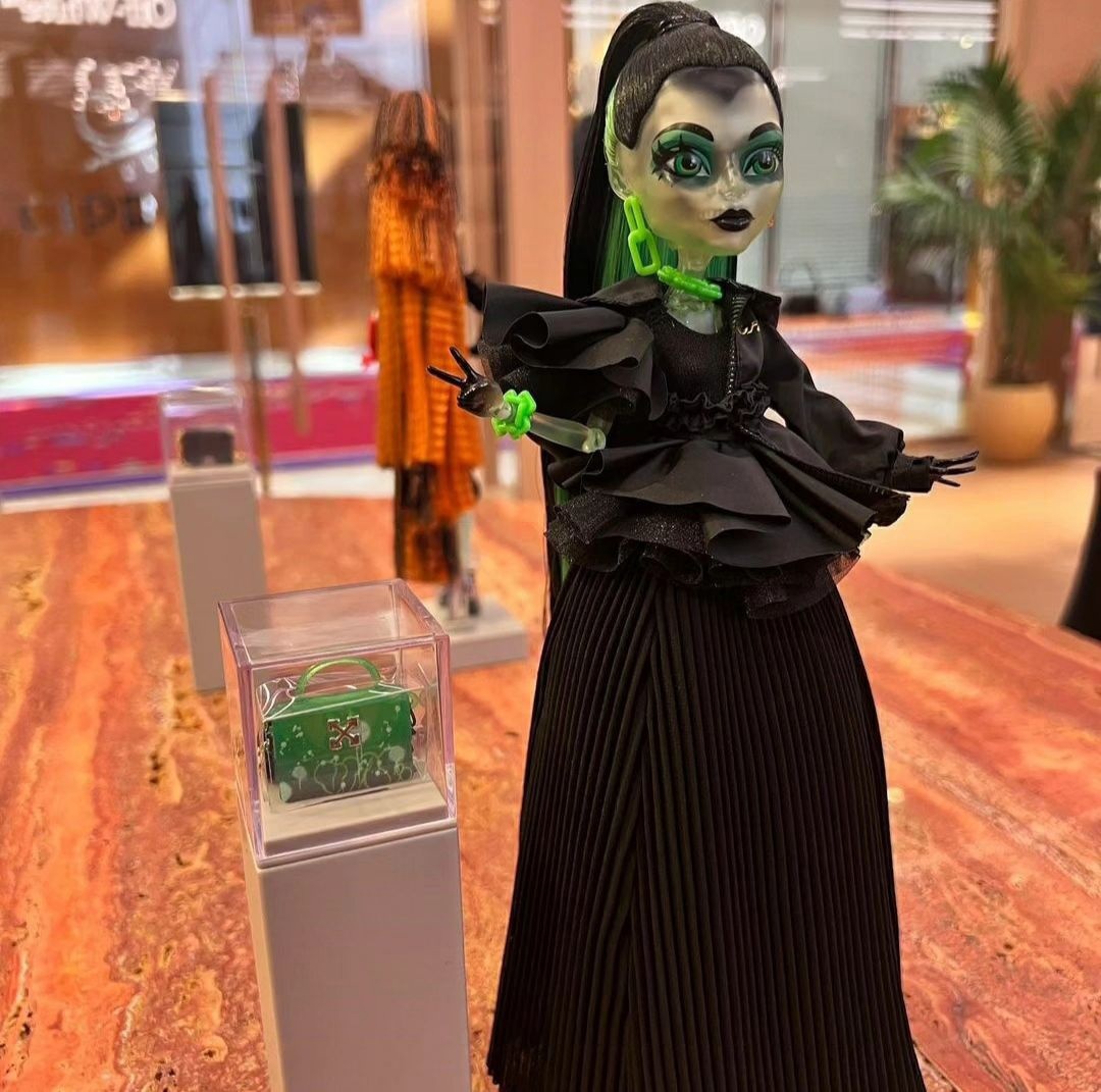 Monster High Off-White Collector dolls fashion brand collaboration ...