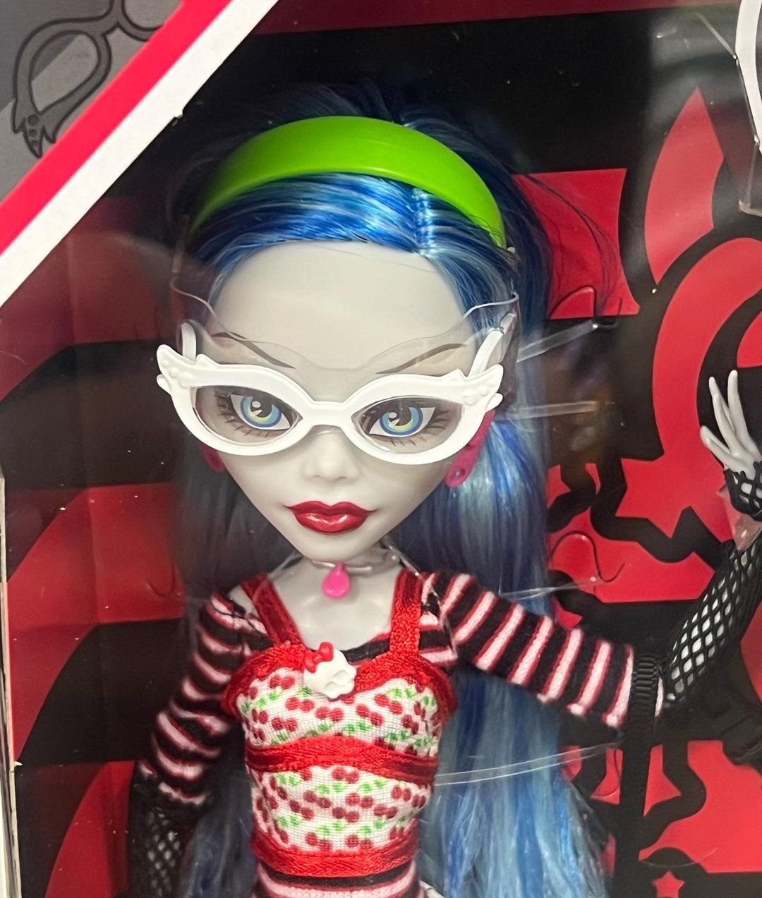 Monster High Creeproduction Ghoulia Yelps doll - reproduction of the ...