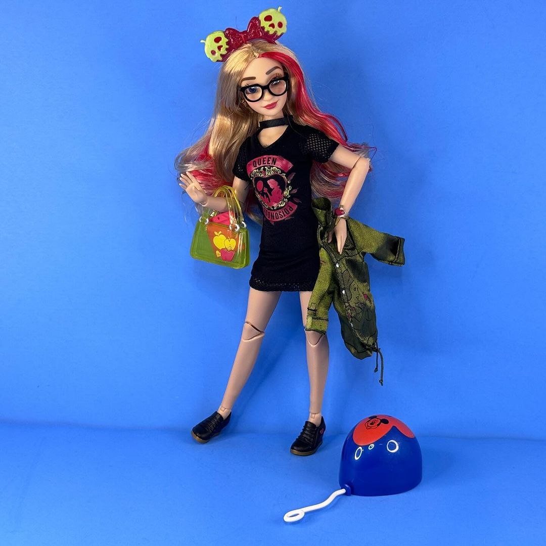 New Disney Ily 4ever dolls Snow White, Belle, Ariel, Tiana, Rapunzel ...