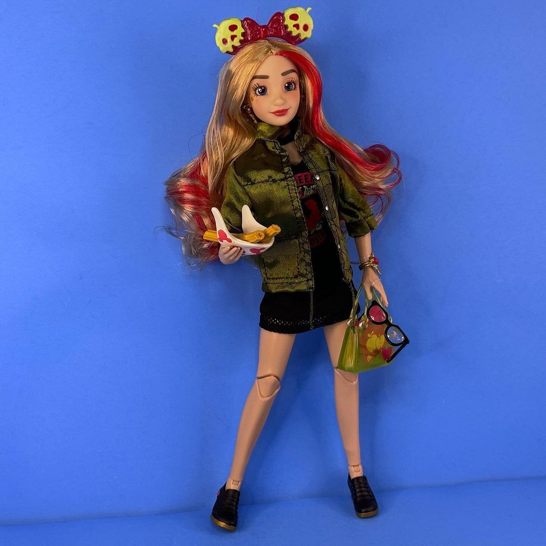 New Disney Ily 4ever dolls Snow White, Belle, Ariel, Tiana, Rapunzel ...