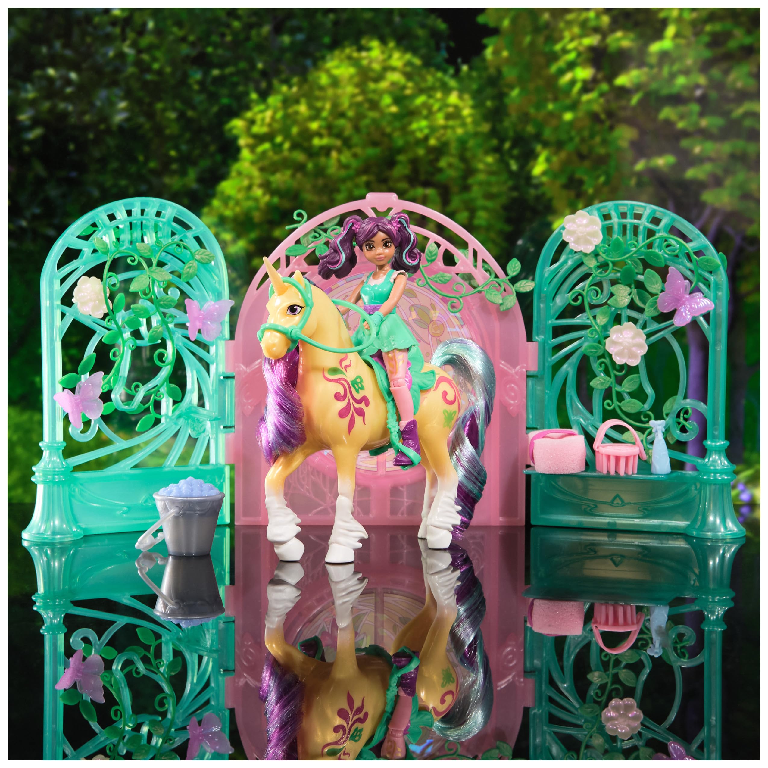 Unicorn Academy Ava Doll & Color-Change Leaf Unicorn Stall Playset ...
