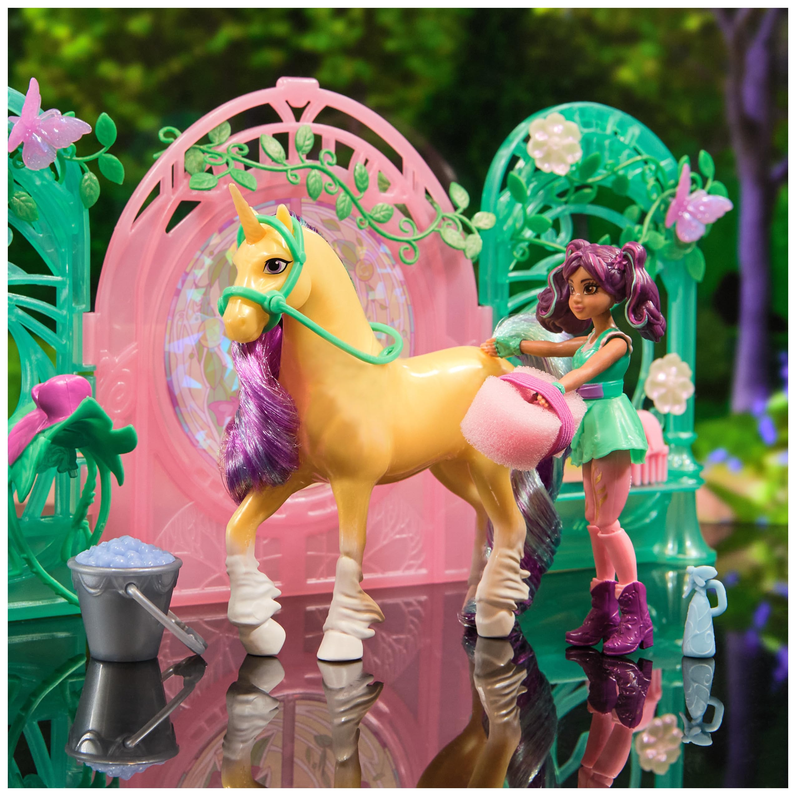 Unicorn Academy Ava Doll & Color-Change Leaf Unicorn Stall Playset ...