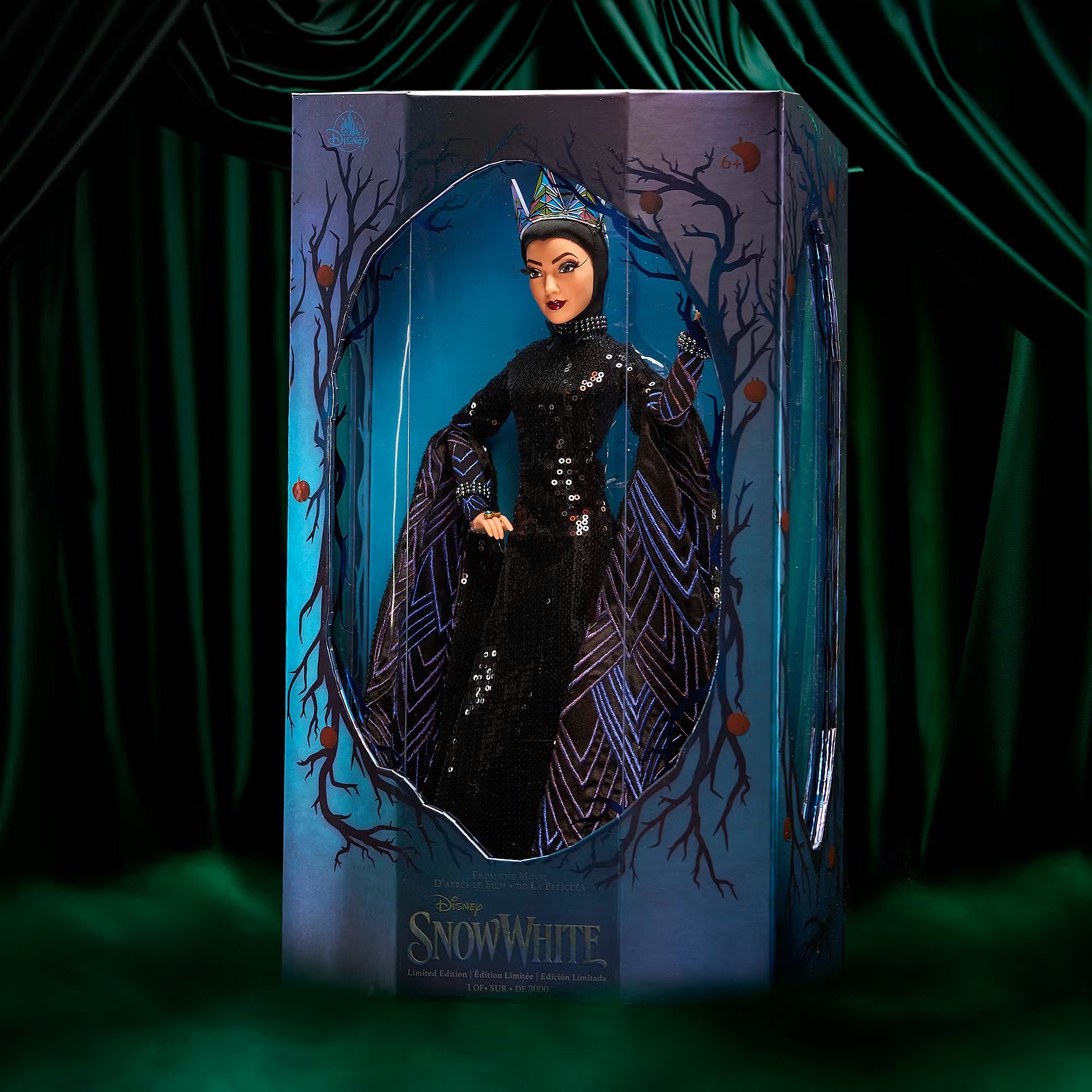 Disney Store 2025 Limited Edition Snow White and Evil Queen Live Action ...