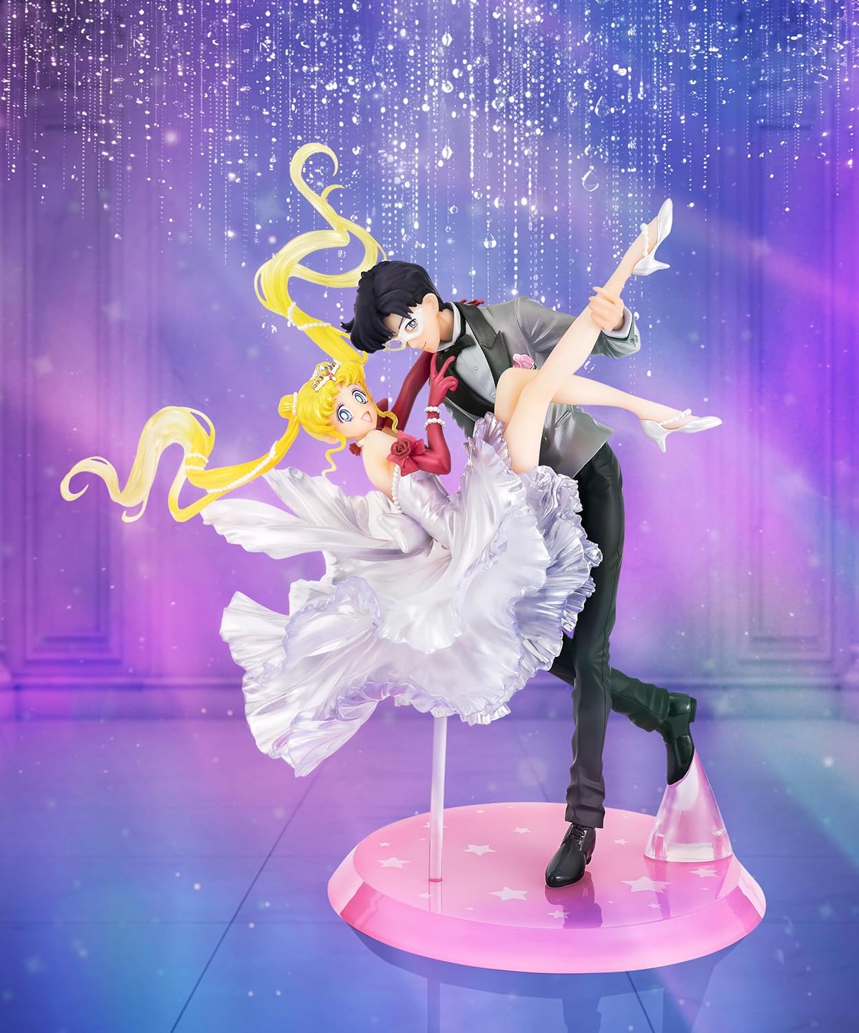 Sailor Moon Usagi and Tuxedo Mask Moonlight Glow Edition figure with ...