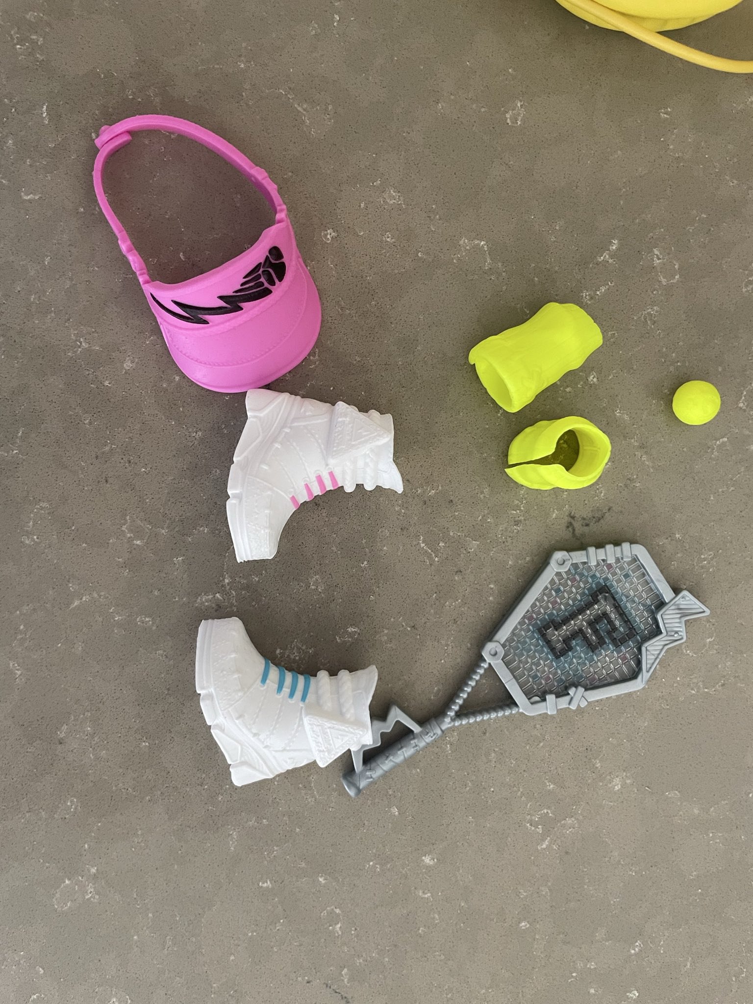 Monster High Buried Secrets 4 Courtside Fang-Out dolls - YouLoveIt.com